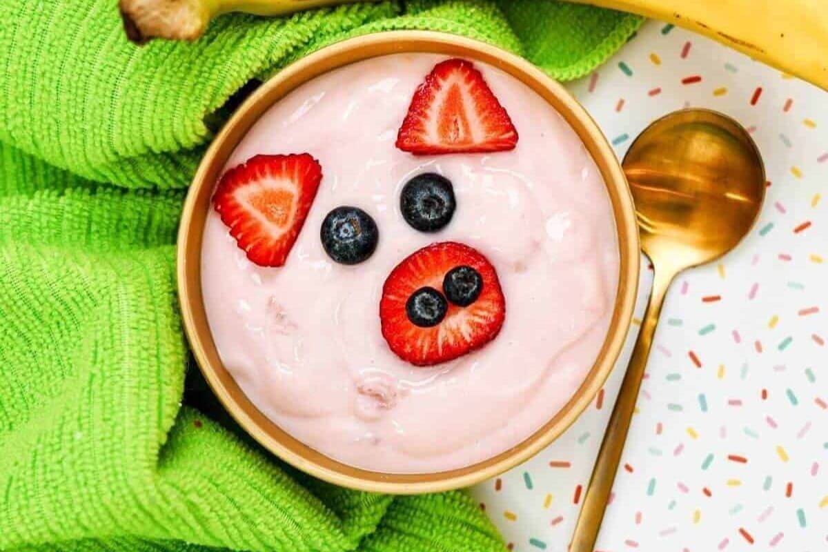 Easy This Lil Piggy Yogurt Snack or Breakfast for Kids